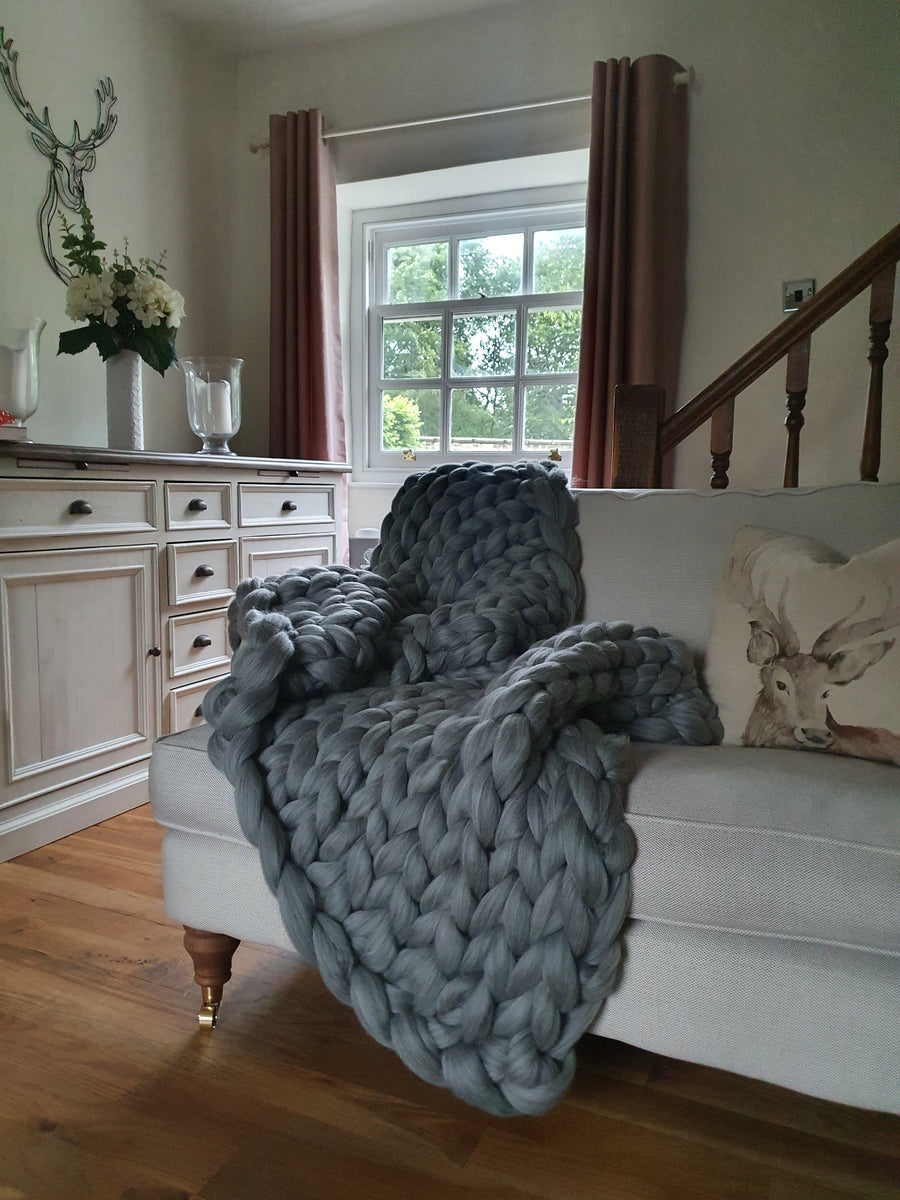6 Styling Tips: How to Transform Your Home with Chunky Knit Blankets ...